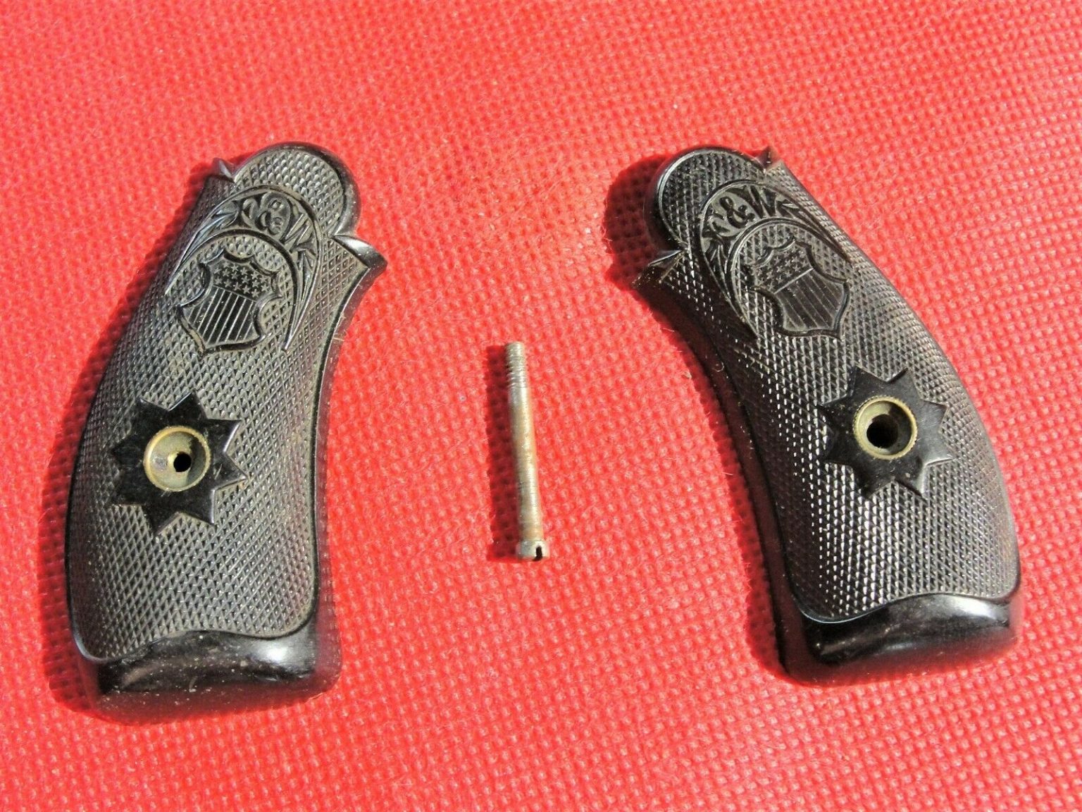 FOREHAND ARMS Top Break 32 cal. Grips with Screw – Postrock Gun Parts